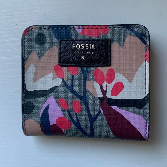 Fossil | Bags | Fossil Floral Bifold Wallet | Poshmark
